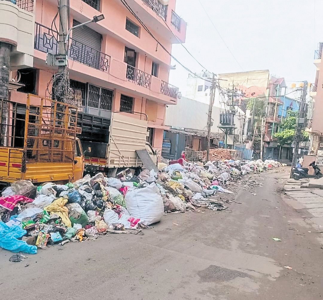 Tannery Road, Shampura in Bengaluru turn into garbage dumps