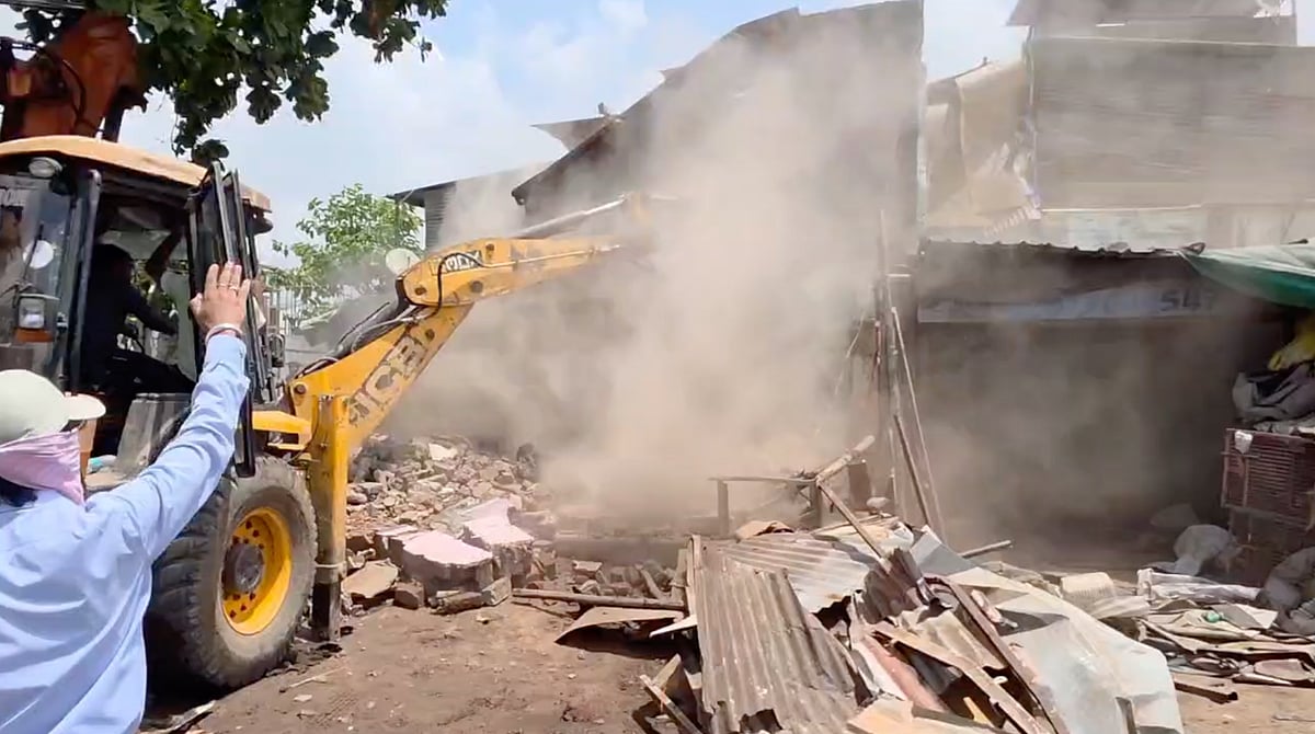 Gujarat's alleged 'ghost demolition' row deepens, raises questions over ...
