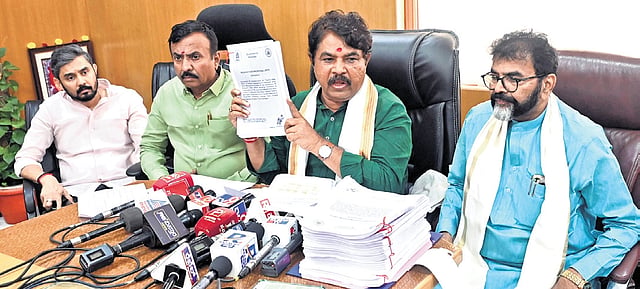 Karnataka LoP Ashoka sees Rs 10k crore kickback in waste tender