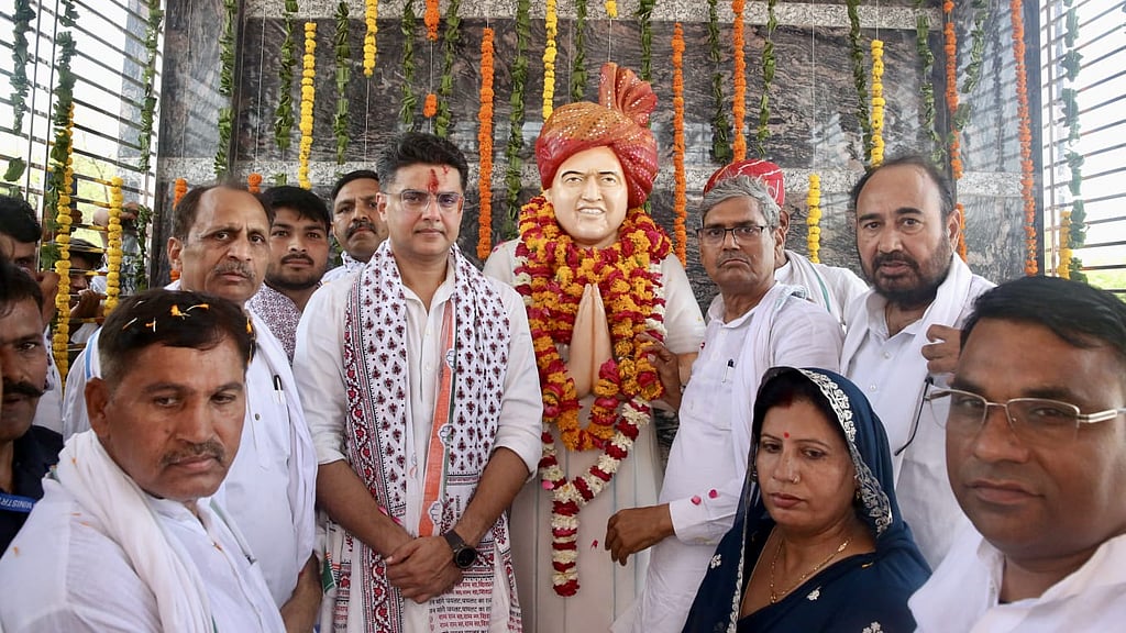 Sachin Pilot pays tribute to father Rajesh Pilot, signals ...