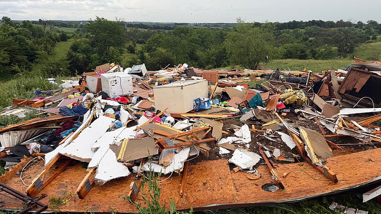 Tornadoes Strike Outside Chicago as Severe Storms Batter Midwest, Knock ...