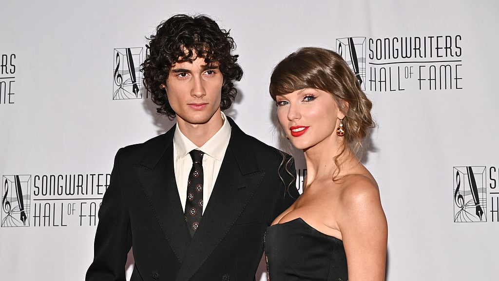 Taylor Swift becomes youngest woman inducted into the Songwriters Hall ...