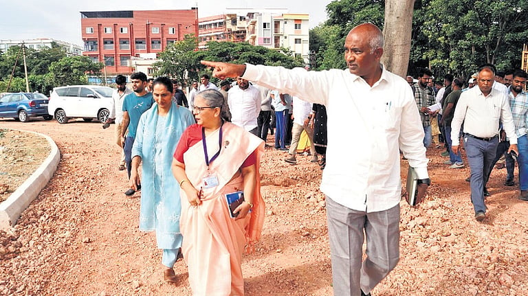 Special Commissioner tells officials to speed up Hulimavu Lake ...