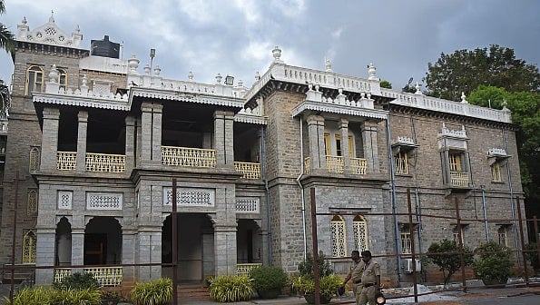 Karnataka CM’s bungalow gets a makeover, but govt staff quarters crumbling