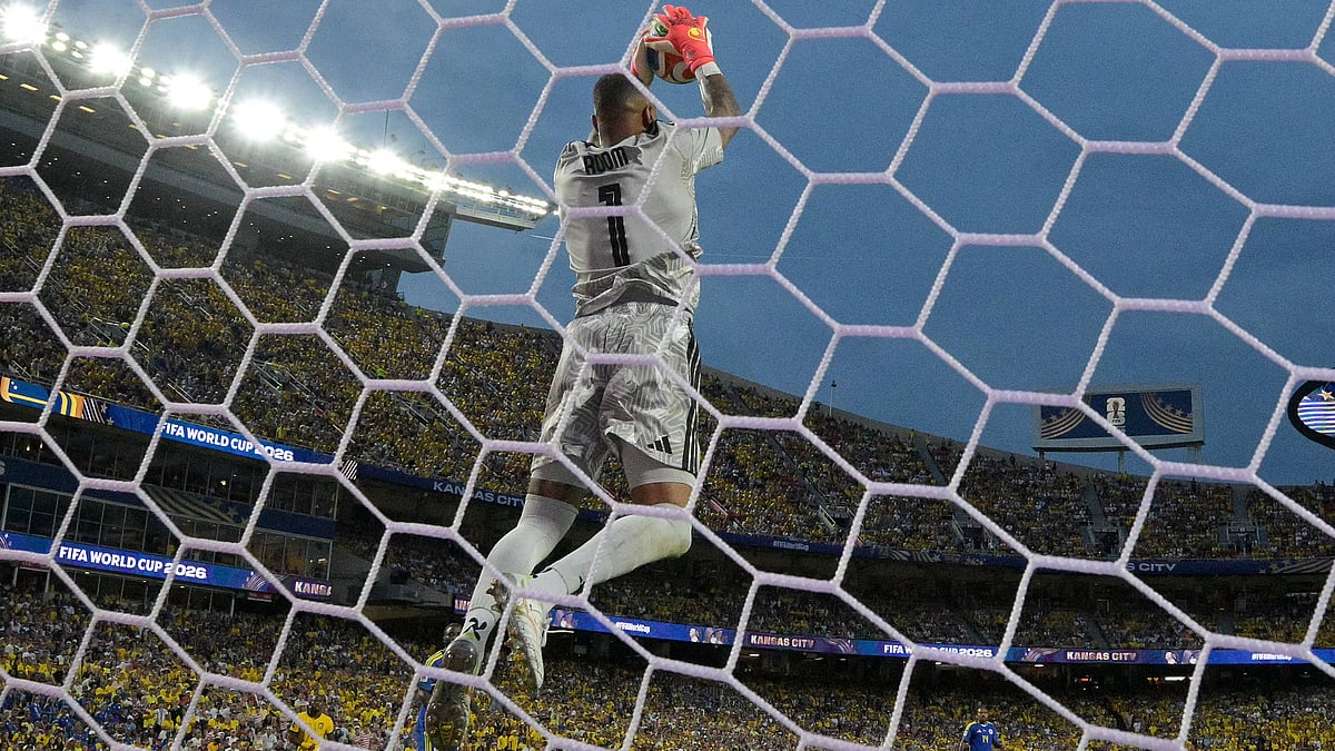 Curacao’s Eloy Room makes 15 saves, sends island nation to 0-0 draw ...