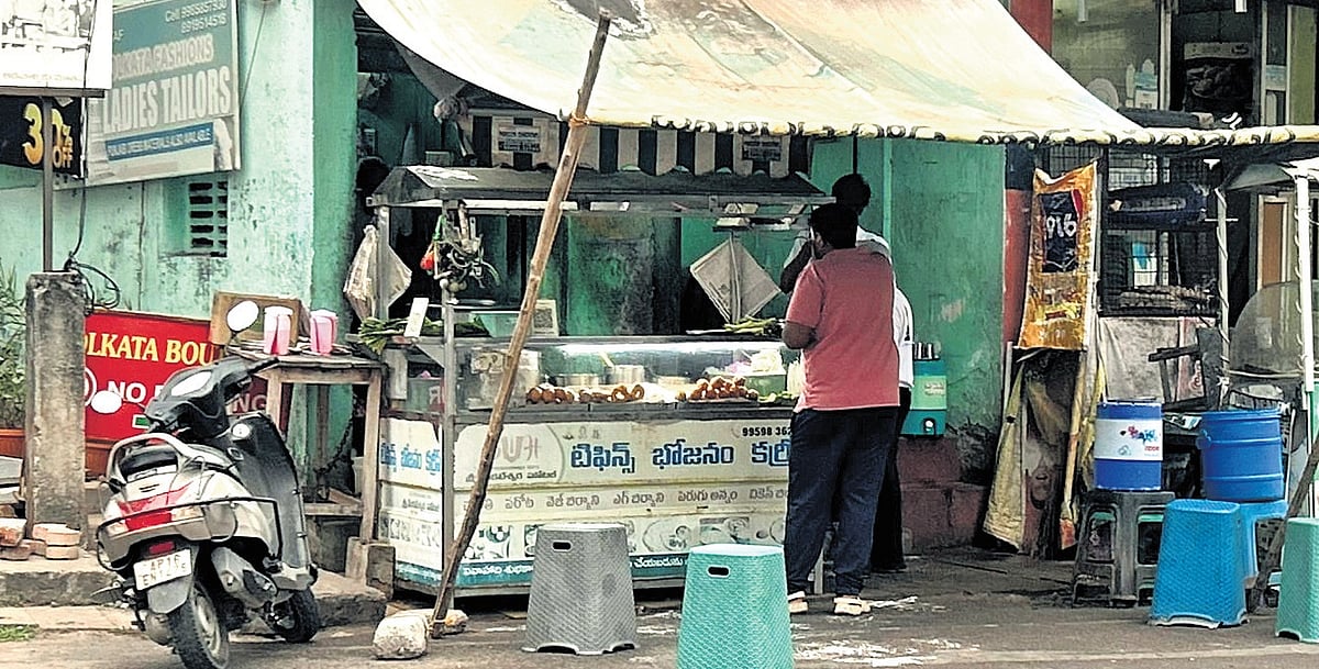 Vijayawada tiffin centres adopt two-bin waste segregation under ‘Swachh ...