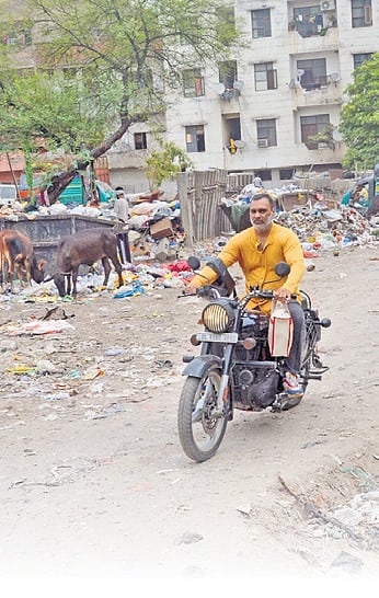 Processing capacity gap galore, Delhi stinks