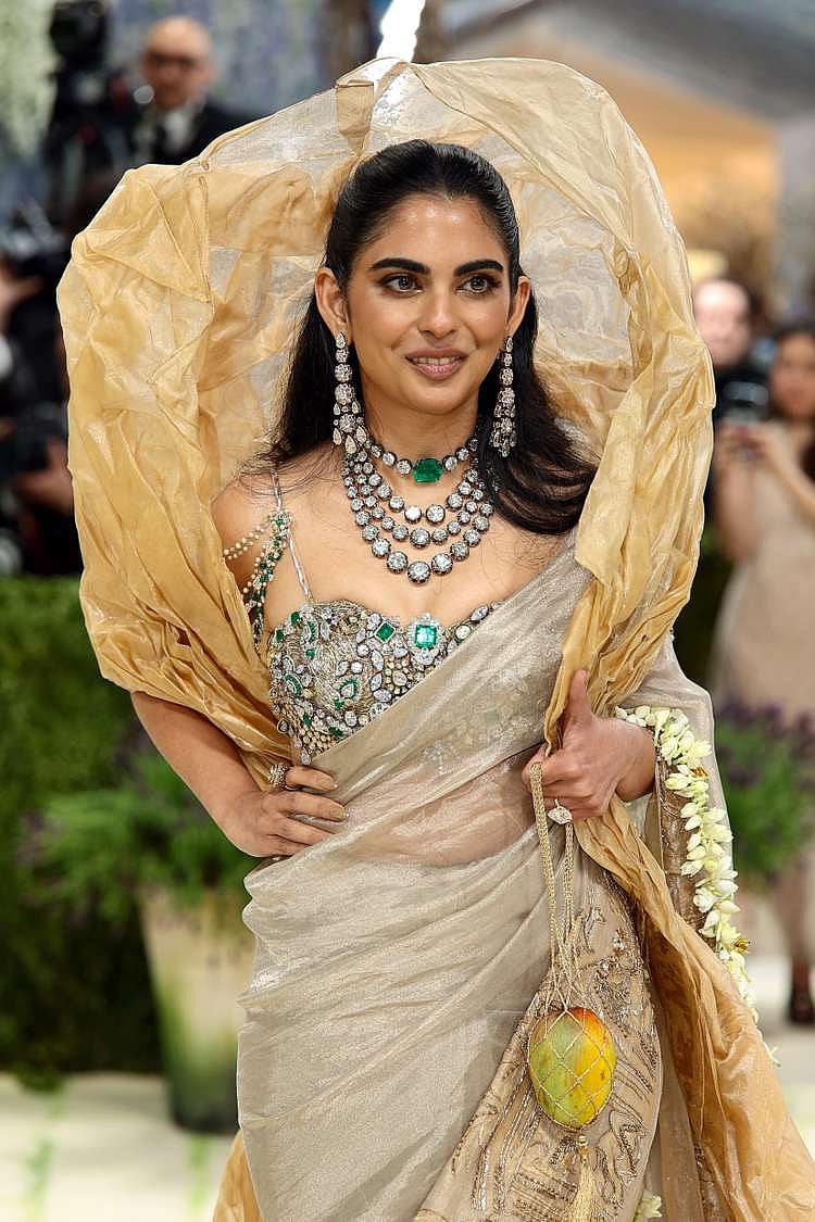 Met Gala 2026 Red Carpet| Isha Ambani Stuns In 1,800 Carats Of Diamonds ...
