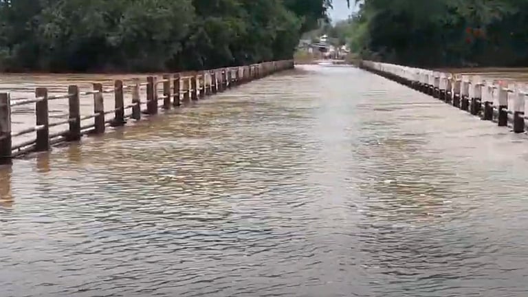 Valpoi Sonal Road Flooding | सोनाळ गावाचा संपर्क तुटण्याची भीती कायम