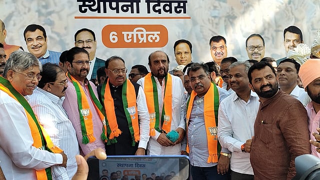 Sanjay Ghatge joins BJP | कोल्हापुरात ठाकरे गटाला धक्का : संजय घाटगे ...