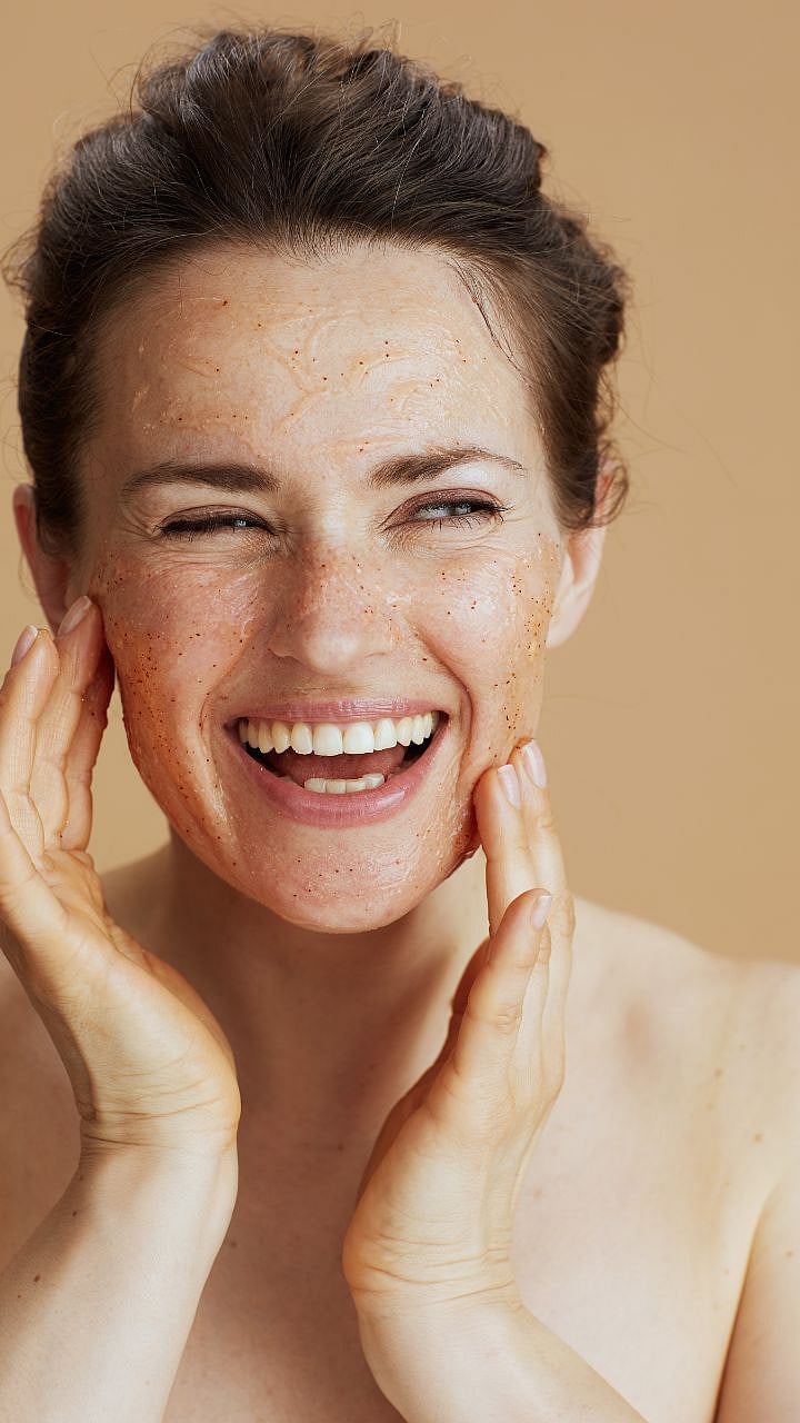 Skin care tips | सावधान! घराघरात आढळणाऱ्या 'या' ५ गोष्टी चेहऱ्याला ...