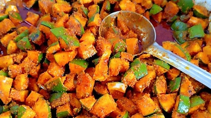 Pickles Craze : पाऊस नसला तरी लोणच्याची क्रेझ कायम