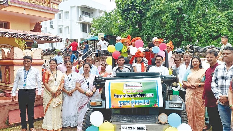 Kudal School News | नवागतांच्या स्वागताला, पाऊसही सोबतीला