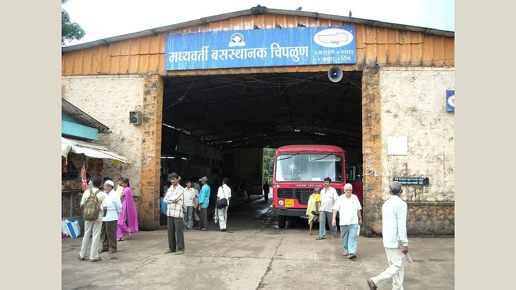 Chiplun Bus Stand Theft | चिपळूण बसस्थानकात महिलेची सोनसाखळी लांबविली