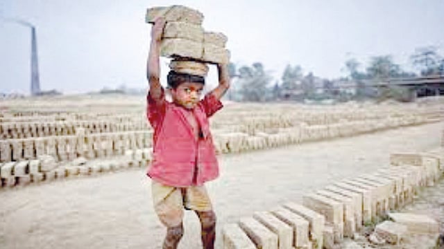 Beed News : आष्टी तालुक्यातून १५ वेठबिगार मुलांची सुटका