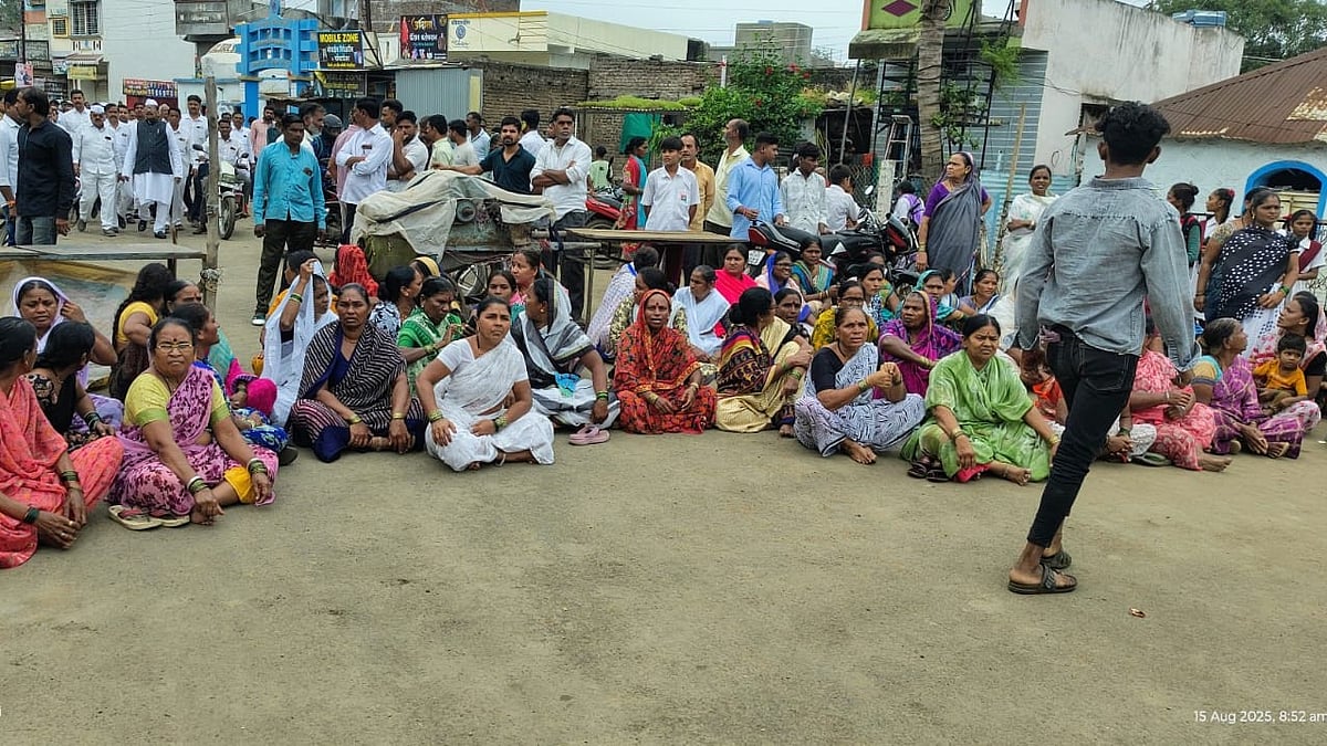 Jalgaon News : शेंदुर्णीत महापुरुषाच्या पुतळ्याची विटंबना; तणावाचे वातावरण