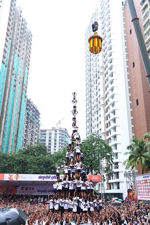 Thane Dahi Handi 10 Thar: ठाण्यात 'कोकण नगरचा राजा'चा विश्वविक्रम ...
