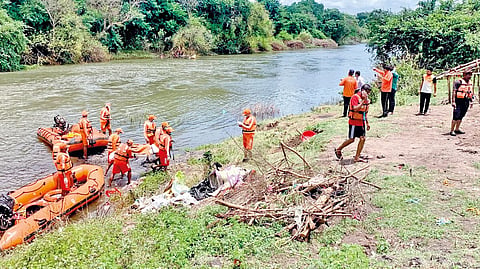 Satara News: कृष्णा नदीत वाहून गेलेल्या महिलेचा मृतदेह एनडीआरएफ टीमला ...
