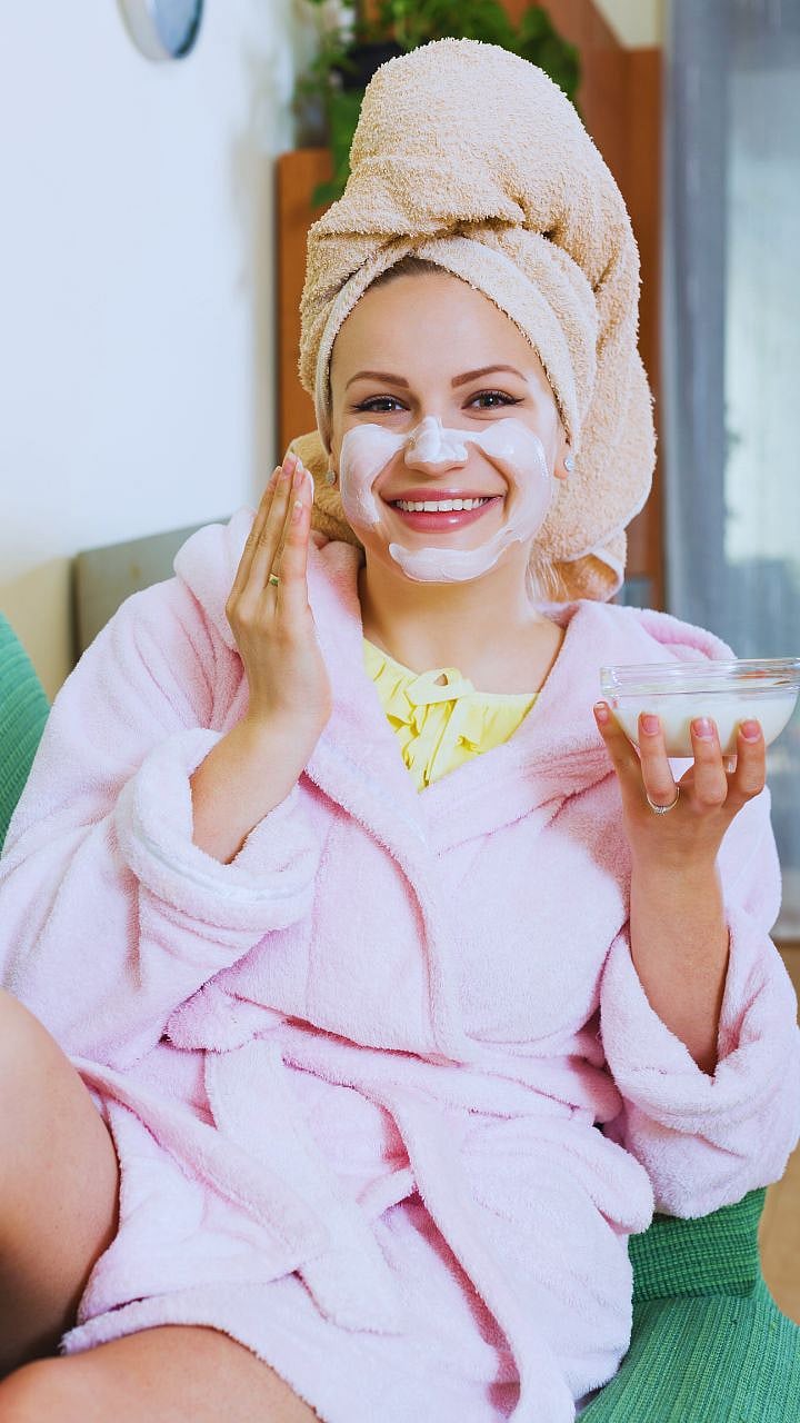 Tan Removal Face Pack | उन्हामुळे काळवंडलेला चेहरा उजळवण्यासाठी 15 ...