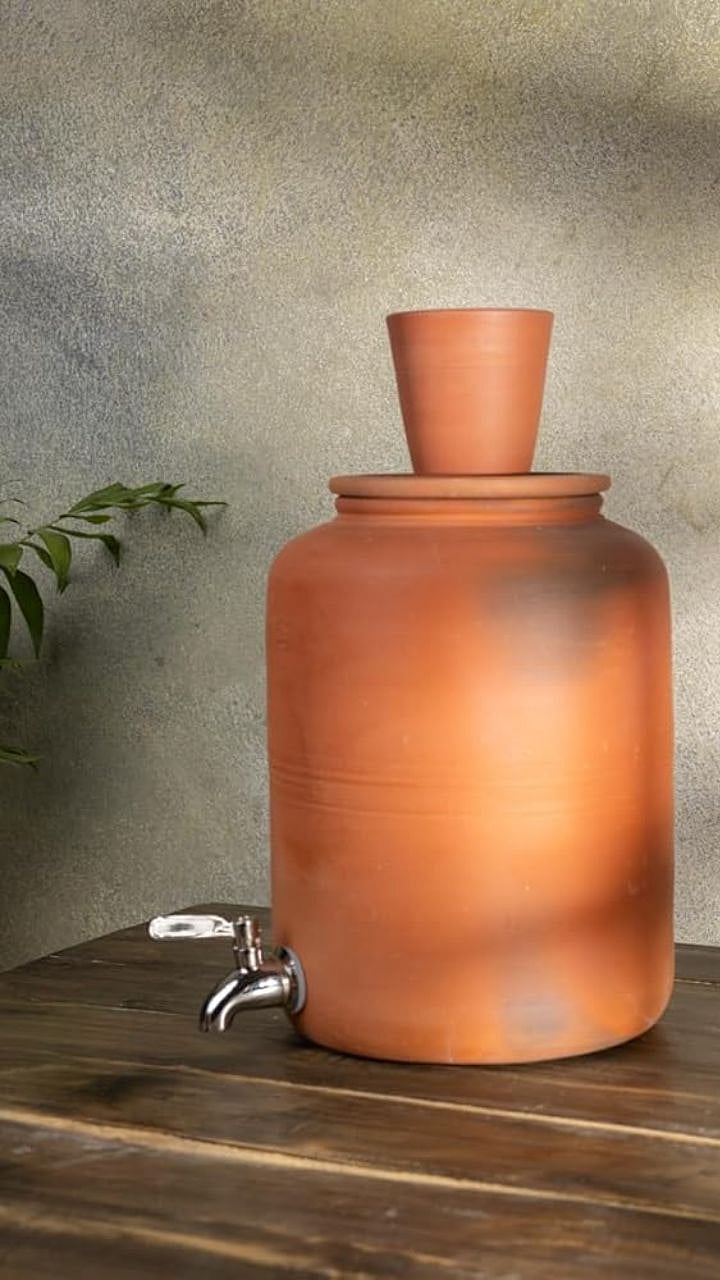 Matka Water Benefits | उन्हाळ्यात माठातील पाणी जास्त थंड करण्याचे देशी ...