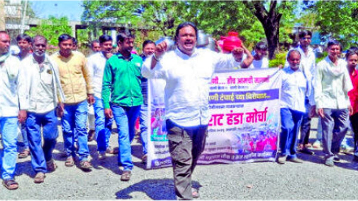 Beed News : जलजीवनच्या कामासाठी मोर्चा
