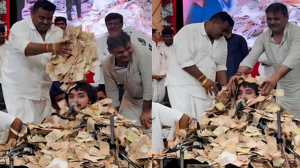 Viral Video : लोकगायकावर भाविकांकडून नोटांचा 'पाऊस', तरीही गायन ठेवले सुरू!