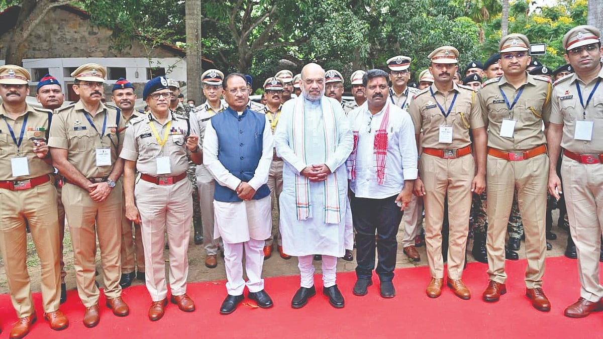 Central ministry certificate | पोलिस अधीक्षक नीलोत्पल यांना केंद्रीय ...