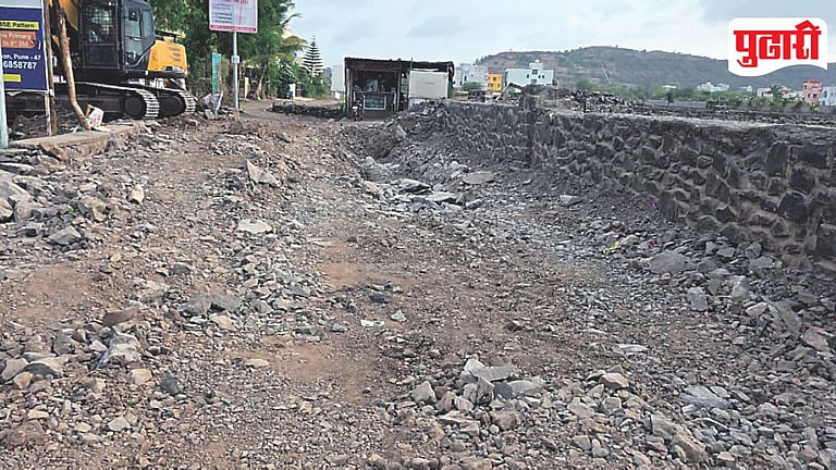 वाघोली-लोहगाव रस्ता खोदल्याने विद्यार्थ्यांची गैरसोय; आठवडाभरात ...
