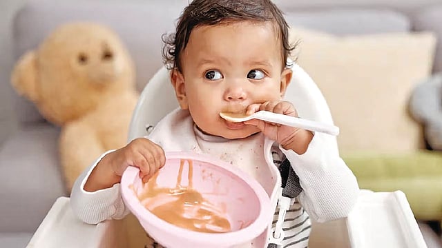 Kids Eating Habits | लहान मुलं शांतपणे कशी जेवतील? काही सोप्या टिप्स...