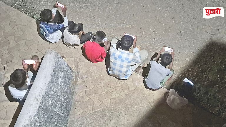Mobile Game Addiction: मोबाईल गेमच्या विळख्यात हरवतेय बालपण