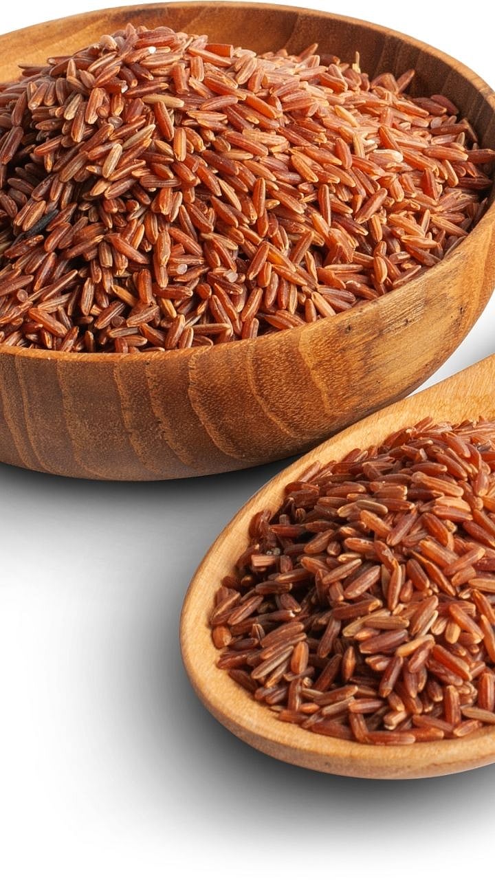 Brown Rice : ब्राऊन राईस कसा तयार केला जातो?, पांढऱ्या तांदळापेक्षा का ...
