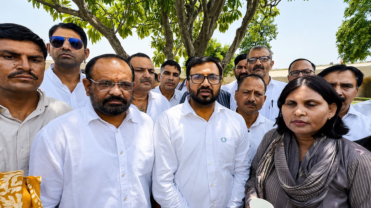 راج گھاٹ پر کانگریس تنظیم کا ستیہ گرہ، میناکشی نٹراجن کے معاملے پر ...