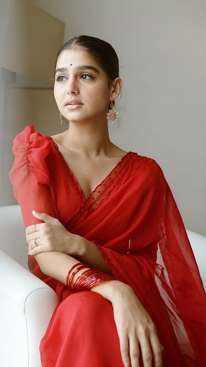 Blouse Sleeves Design: लग्नसराई किंवा पार्टीसाठी ट्राय करा ब्लाउजच्या ...