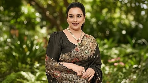 'സ്ത്രീ കാര്‍ഡ് ഇറക്കി, 67 ലക്ഷം രൂപയുടെ കണക്കില്ല'; ശ്വേതയ്‌ക്കെതിരെ ...