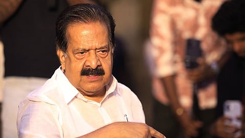 രമേശ് ചെന്നിത്തലുടെ 'ഫുള്‍ഫിഗര്‍' പരസ്യം; ഡിസിസി ജനറല്‍ സെക്രട്ടറിക്ക് ...