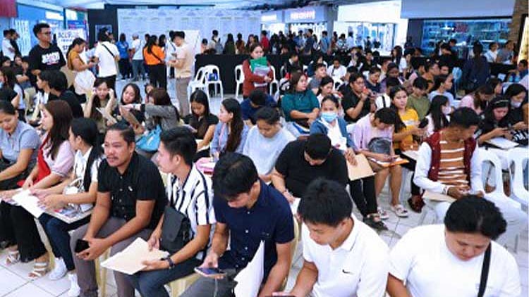 Jobless Pinoys down slightly to 3.7%