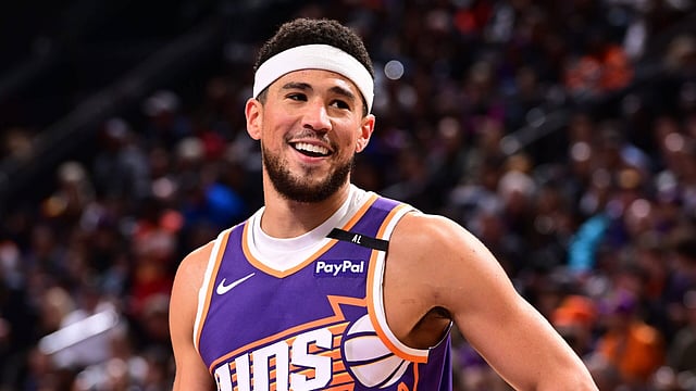 Booker nag-usab og jersey number