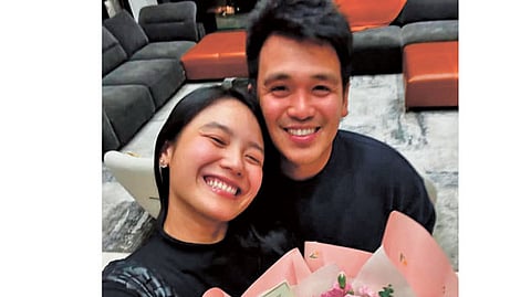 Ritz Azul nanganak na
