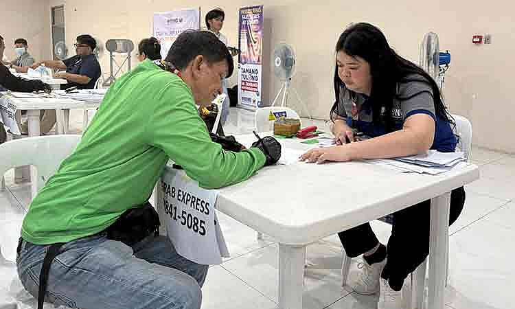 DSWD-Davao Begins P5,000 Cash Payout for Delivery Riders