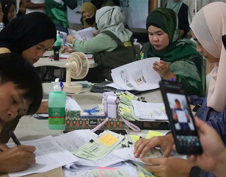 Over 1,500 Marawi IDP students receive educational cash aid