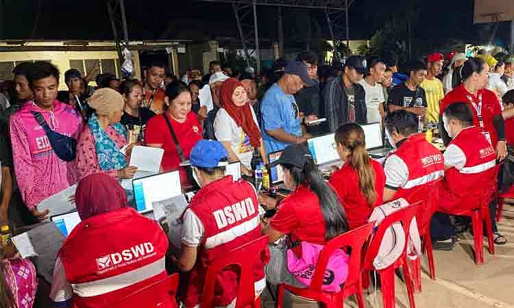 DSWD-Davao Distributes P35-M Cash Aid for Quake Victims