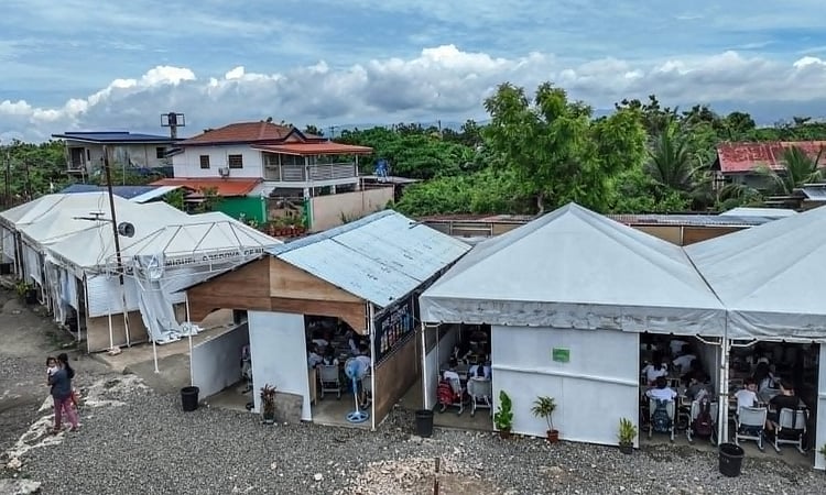 Leaking Tents Endanger 380 Students in Cordova, Cebu