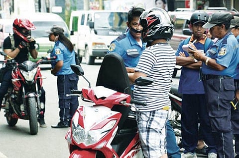 Helmet law istriktong ipatuman