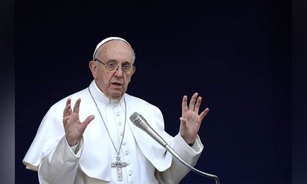 Pope drinks liquids, makes brief call after surgery