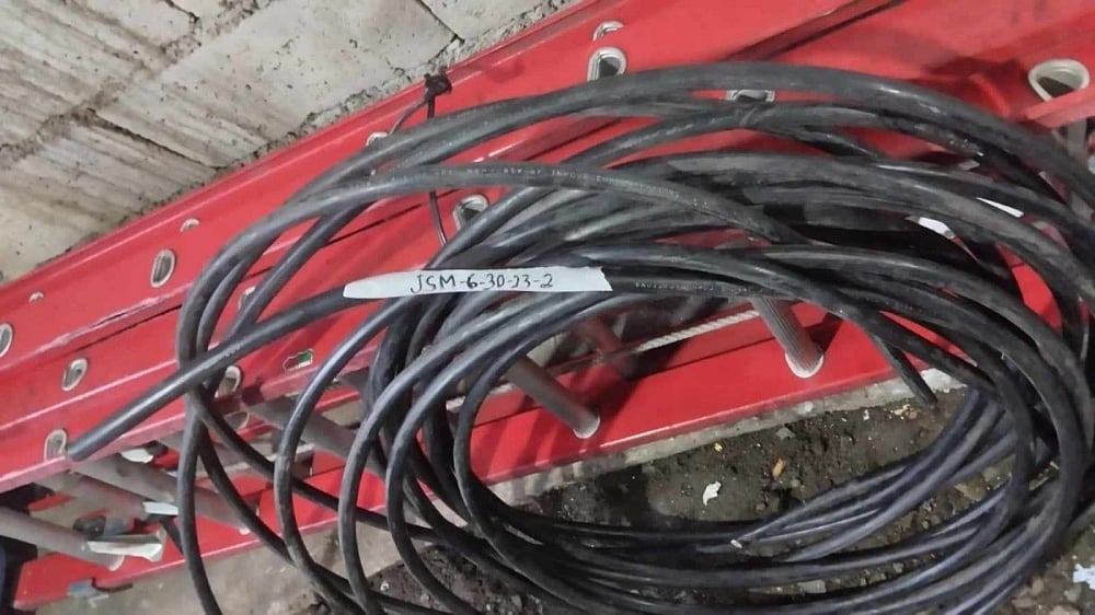 2 ka technicians 'miunay og kawat' sa kable sa telco nga ilang gitrabahoan