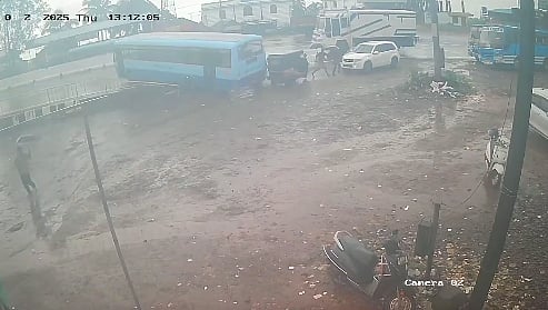 Six killed as Karnataka RTC bus rams into bus shelter in Kerala's Kasaragod
