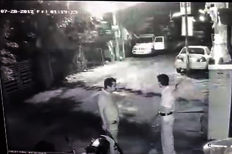 CCTV footage shows CPI(M) attacking BJP office: 3 cops run and hide as ...